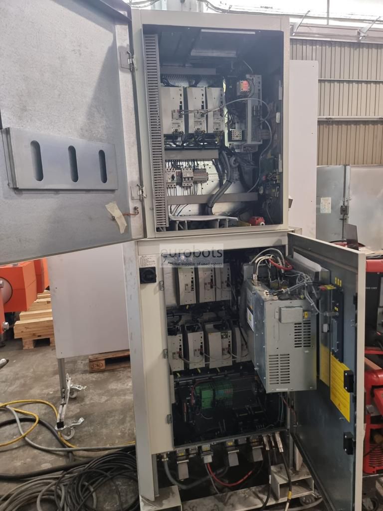 KUKA KR30/2 with H kuka positioner for welding cell | Eurobots